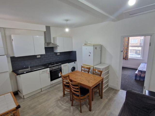 Great Size 2 Bedroom Flat Chingford E4