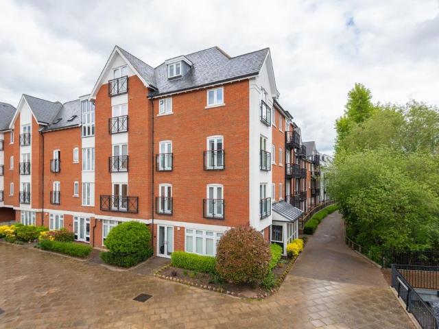 Great Stour Mews 3 bed apartment to rent £1,650 pcm £381 pw