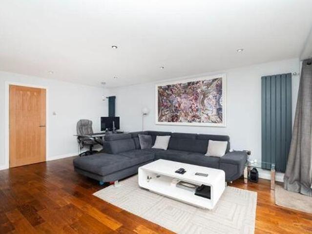 Great Strand, London, 2 Bedroom Terraced