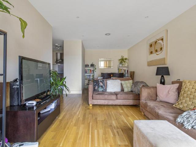 Great Suffolk Street, London SE1 2 bed apartment to rent £2,999 pcm £692 pw