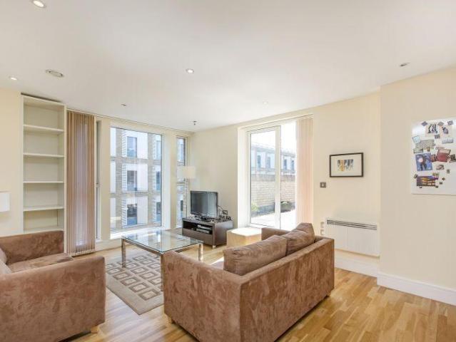 Great Suffolk Street, London SE1 2 bed apartment to rent £3,142 pcm £725 pw