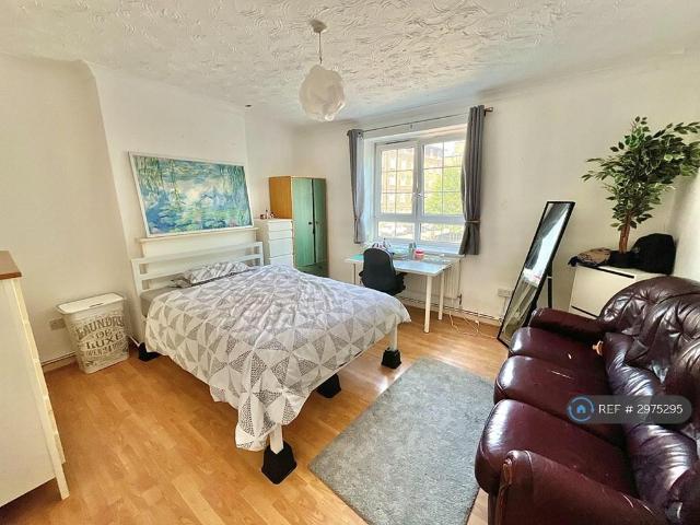 Greatorex House, London, E1 3 bed flat to rent £2,700 pcm £623 pw