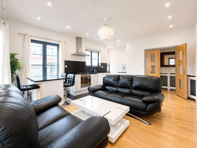 Greatorex Street, London, E1 2 bed penthouse to rent £3,200 pcm £738 pw