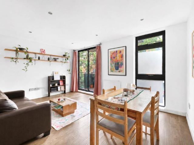 Greatorex Street, Spitalfields, E1 2 bed flat to rent £2,750 pcm £635 pw