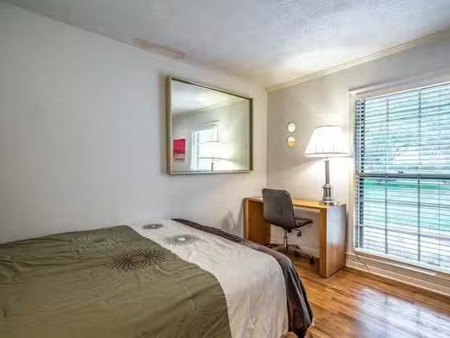 Greater Rowland Allgood Home, a 3 mins drive to transit stop R.