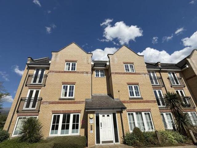 Grebe Court, Cambridge, 2 Bedroom Flat