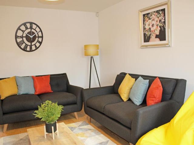 Grebe Court, Cambridge CB5 3 bed house to rent £4,914 pcm £1,134 pw