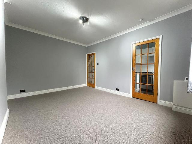 Green Wrythe Lane, CARSHALTON SM5 2 bed flat to rent £1,600 pcm £369 pw