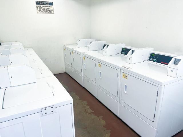 Green Court Apartments Studio Apartment for Rent at 7425 Sepulveda Blvd, Los Angeles, CA 91405 Van Nuys