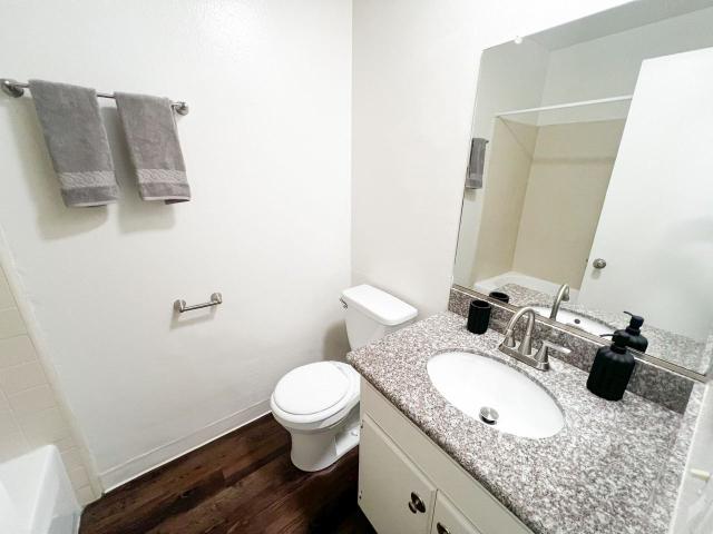 Green Court Apartments 1 Bedroom Apartment for Rent at 7425 Sepulveda Blvd, Los Angeles, CA 91405 Van Nuys