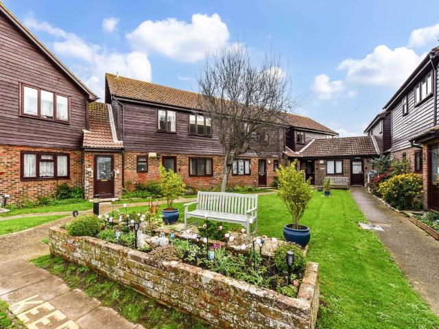 Green Court, East Wittering, West Sussex PO20, 1 bed flat to rent, £1,000 pcm | PrimeLocation