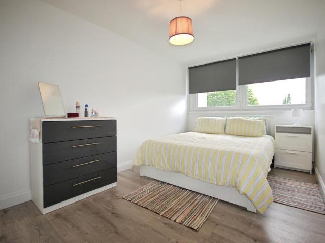 Green Dragon Lane, Brentford 1 bed flat to rent £1,798 pcm £415 pw