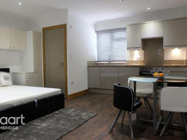 Green End Road, Cambridge Studio to rent £1,175 pcm £271 pw
