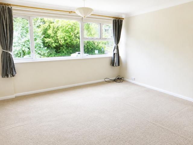 Green Gables, Sutton Coldfield, B74 2 bed flat to rent £1,050 pcm £242 pw