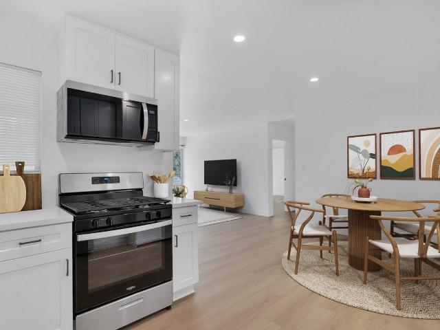 Green Hill Apartments 2 Bedroom Apartment for Rent at 605 Warwick Ave, Thousand Oaks, CA 91360