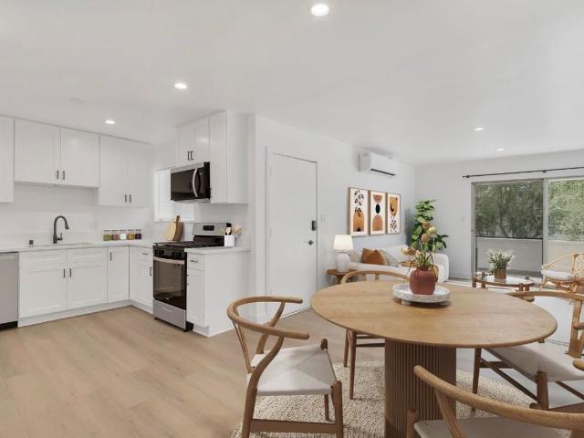 Green Hill Apartments 2 Bedroom Apartment for Rent at 605 Warwick Ave, Thousand Oaks, CA 91360