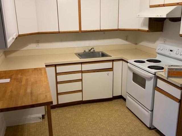 Green House Studio Apartment for Rent at 127 11th Avenue East #1, Seattle, WA 98102 Broadway