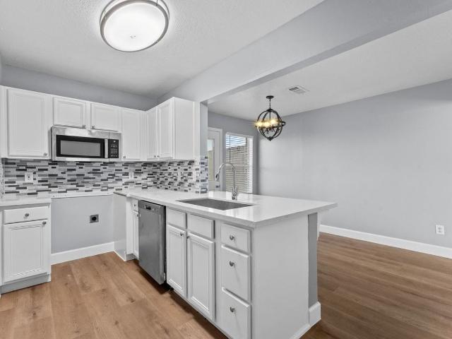 Green Isle Townhomes 2 Bedroom Apartment for Rent at 100 Green Isle Ave, Dickinson, TX 77539
