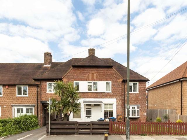 Green Lane, Morden SM4, 3 bed property to rent, £1,950 pcm | PrimeLocation
