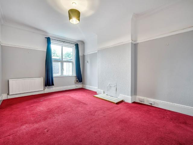 Green Lane, Northwood HA6, 2 bed flat to rent, £1,500 pcm | PrimeLocation