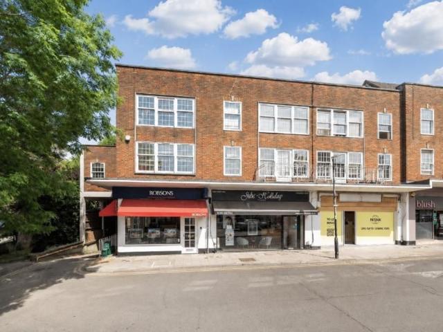 Green Lane, Northwood HA6, 2 bed flat to rent, £1,800 pcm | PrimeLocation