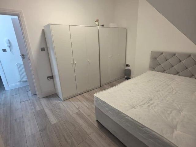 Green Lane, Dagenham RM8, 1 bed flat to rent, £1,600 pcm | PrimeLocation