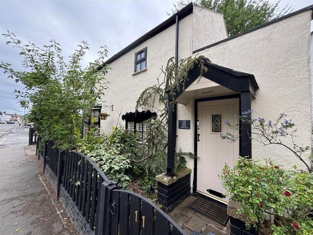 Green Lane, Formby, Liverpool L37, 2 bed cottage to rent, £1,200 pcm | PrimeLocation