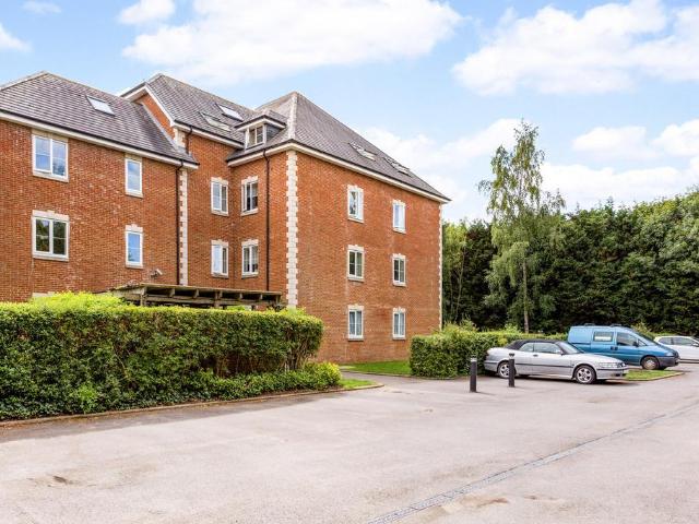 Green Lane, Horley, RH6 1 bed apartment to rent £1,000 pcm £231 pw