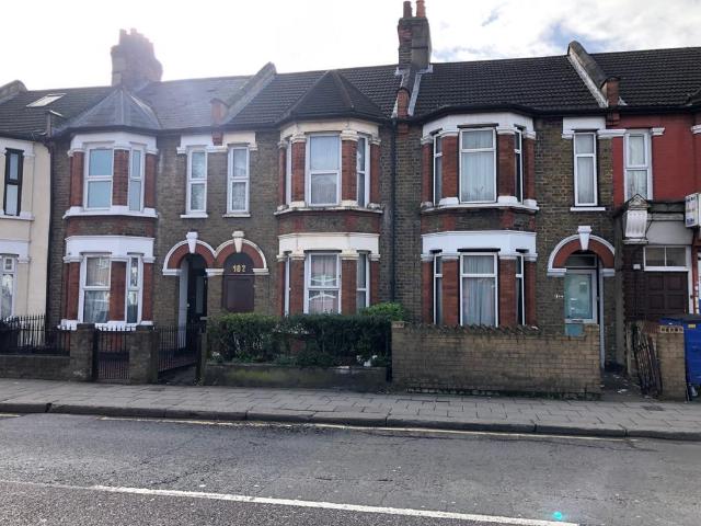 Green Lane, Ilford, Essex, IG1 4 bed terraced house to rent £2,400 pcm £554 pw