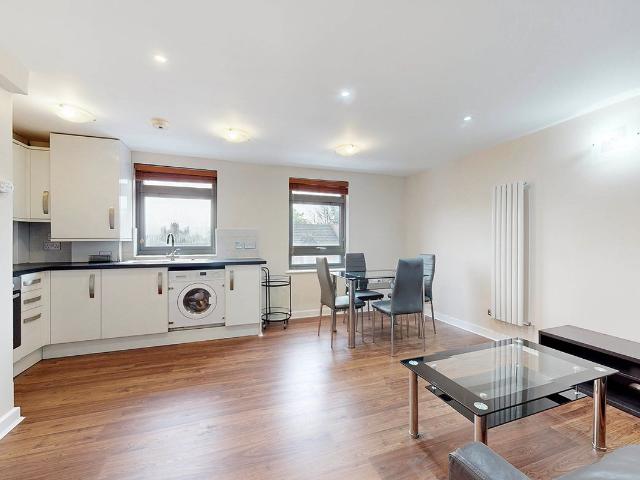 Green Lane, Ilford IG1, 2 bed flat to rent, £1,650 pcm | PrimeLocation