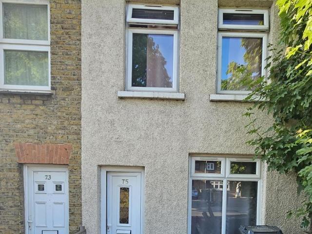 Green Lane, Ilford IG1 2 bed house to rent £2,100 pcm £485 pw
