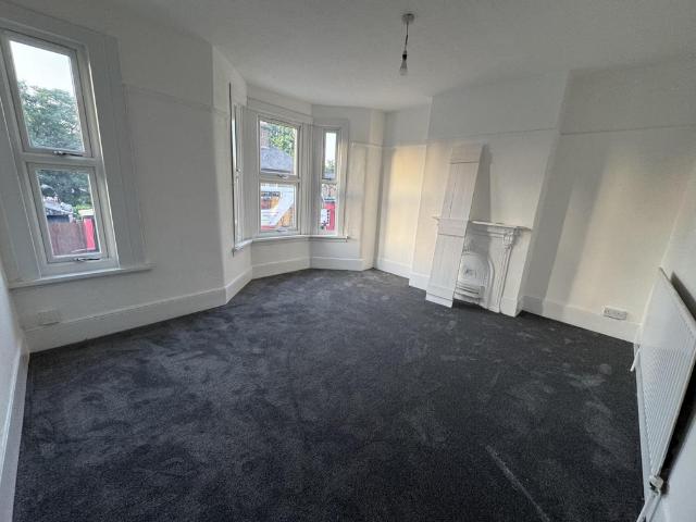 Green Lane, Ilford IG1 4 bed terraced house to rent £2,300 pcm £531 pw