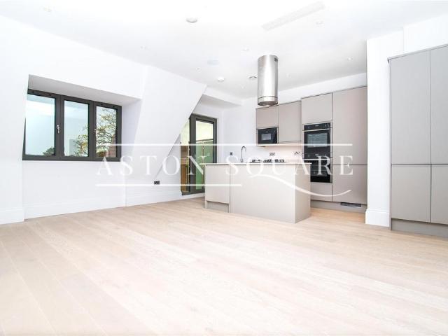 Green Lane, London, NW4 2 bed apartment to rent £3,100 pcm £715 pw