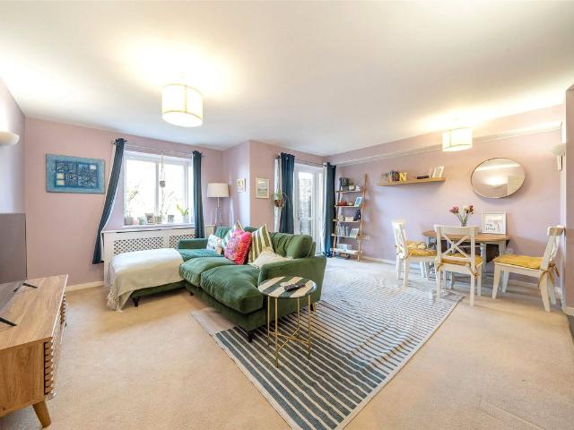 Green Lane, London SW16, 2 bed flat to rent, £2,000 pcm | PrimeLocation