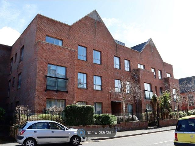 Green Lane, Wilmslow SK9, 2 bed flat to rent, £1,400 pcm | PrimeLocation