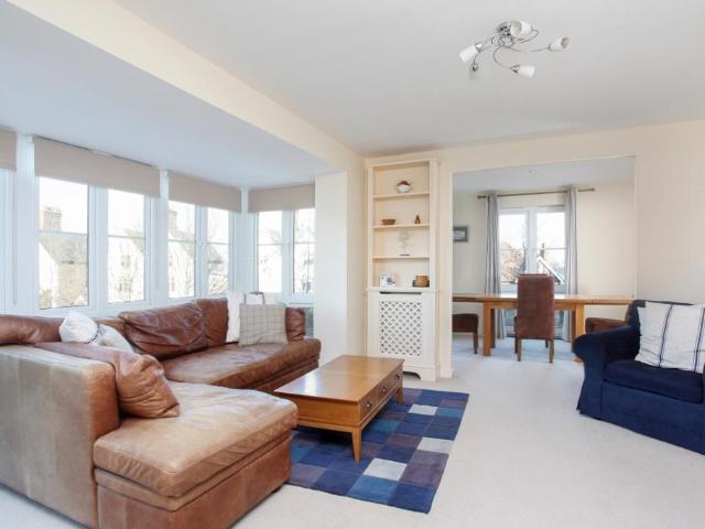 Green Lane Windsor SL4 3 bed apartment to rent £3,550 pcm £819 pw