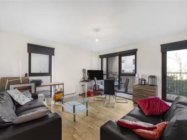 Green Lanes Walk, London, N4 2GA