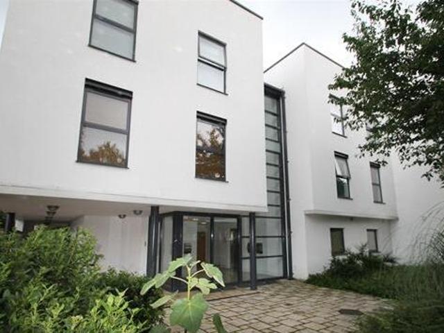 Green Lanes, Winchmore Hill, 3 Bedroom Penthouse