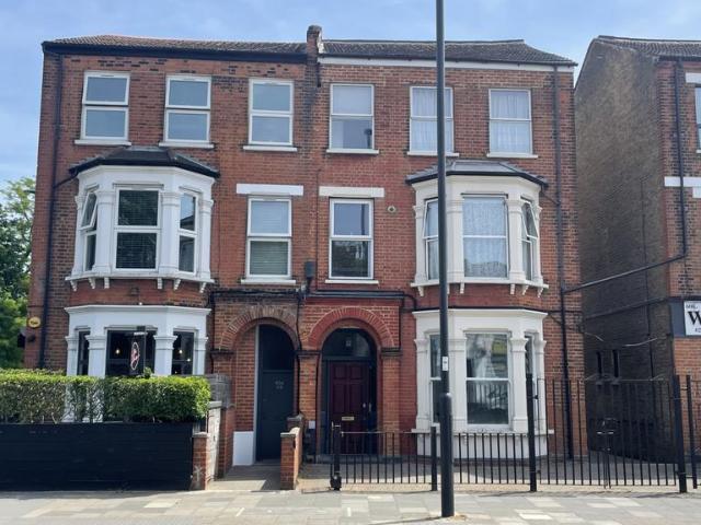 Green Lanes, Winchmore Hill, N13 5RY 2 bed flat to rent £1,550 pcm £358 pw