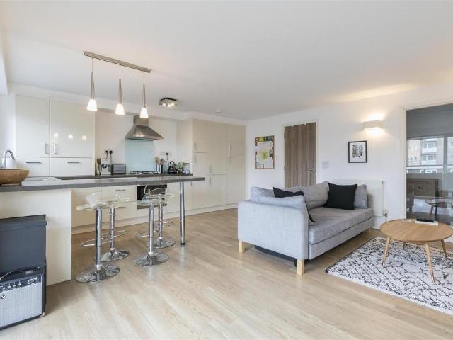 Green Lanes, London, N16 1 bed flat to rent £2,350 pcm £542 pw