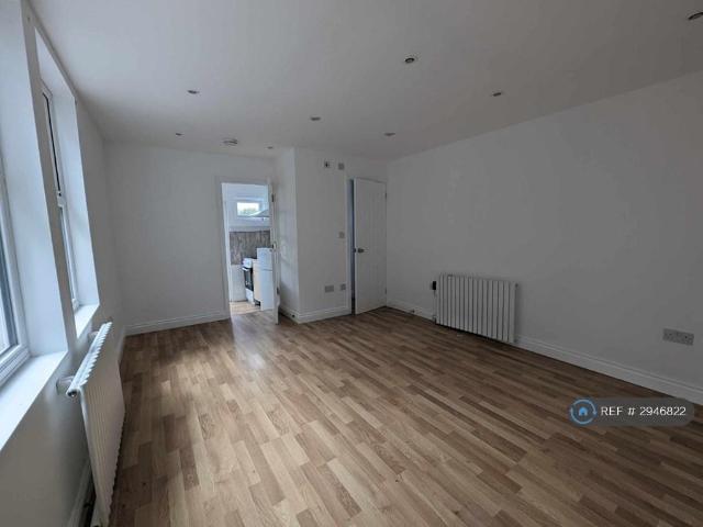 Green Lanes, London, N13 Studio to rent £1,249 pcm £288 pw