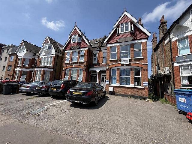 Green Lanes, London N13 1 bed flat to rent £1,450 pcm £335 pw