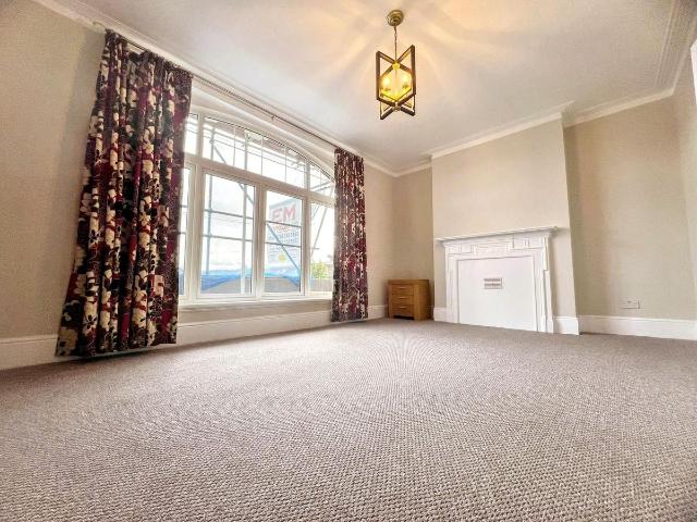 Green Lanes, London N13, 3 bed flat to rent, £1,950 pcm | PrimeLocation