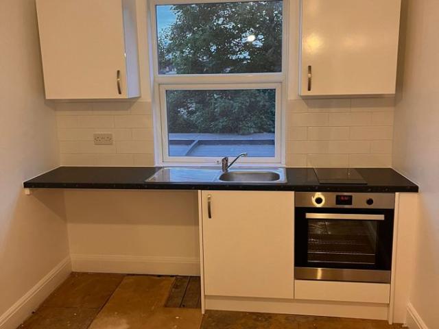Green Lanes, London N4, Studio to rent, £1,100 pcm | PrimeLocation