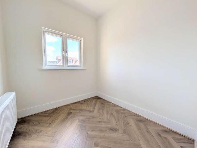 Green Lanes, Palmers Green, N13