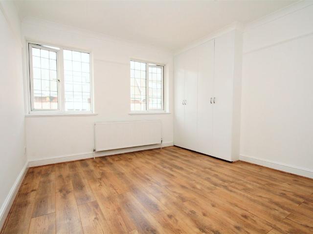 Green Lanes, Palmers Green N13, 4 bed flat to rent, £3,250 pcm | PrimeLocation