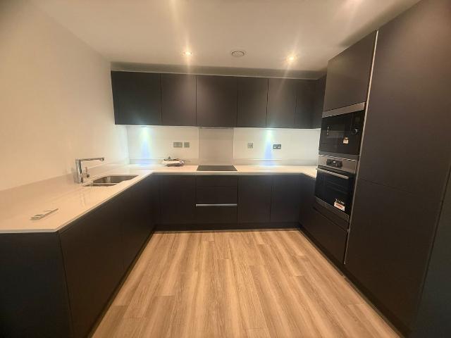 Green Lanes, Southgate N21, 2 bed flat to rent, £2,100 pcm | PrimeLocation