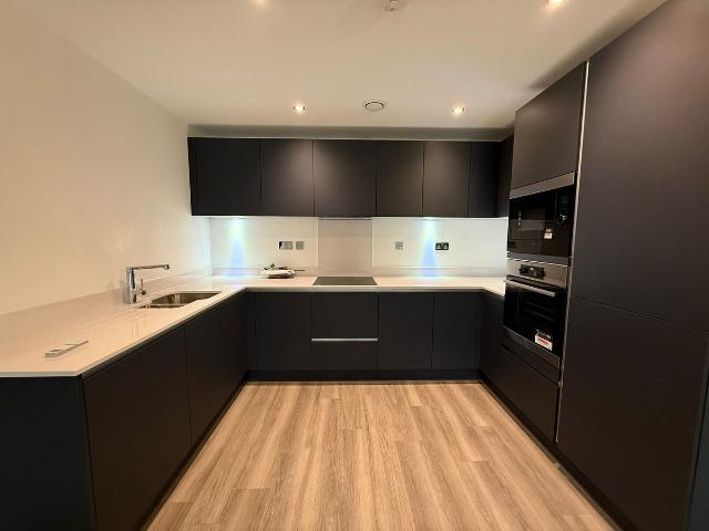 Green Lanes, Southgate N21, 2 bed flat to rent, £2,200 pcm | PrimeLocation