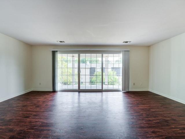 Green Lake Apartments and Townhomes 2 Bedroom Apartment for Rent at 80 N Lake Dr, Orchard Park, NY 14127