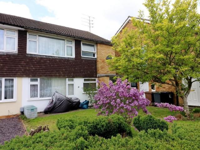Green Oaks, Luton, Bedfordshire LU2, 2 bed maisonette to rent, £1,200 pcm | PrimeLocation